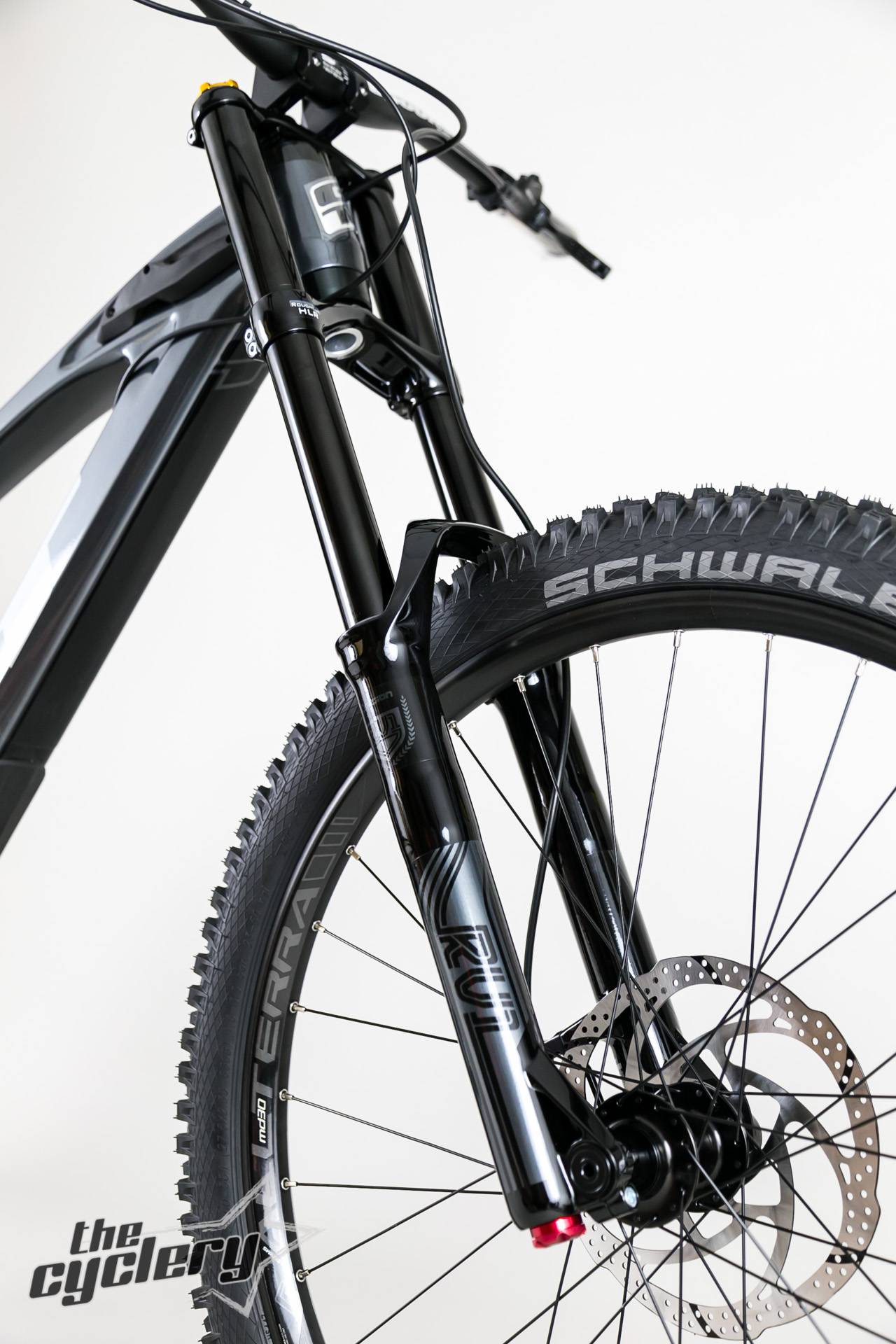 GT Fury Expert 27.5" Carbon Downhill Bike 2020 | The Cyclery