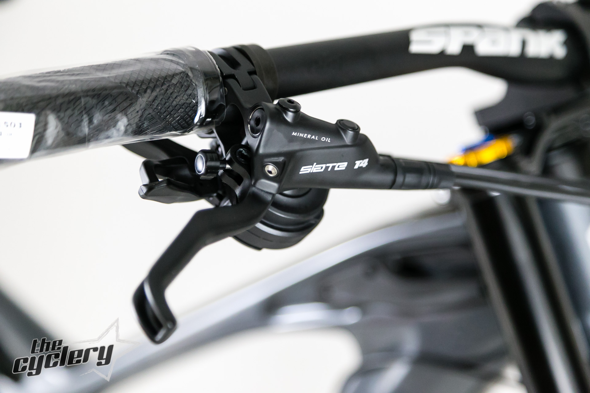 GT Fury Expert 27.5" Carbon Downhill Bike 2020 | The Cyclery